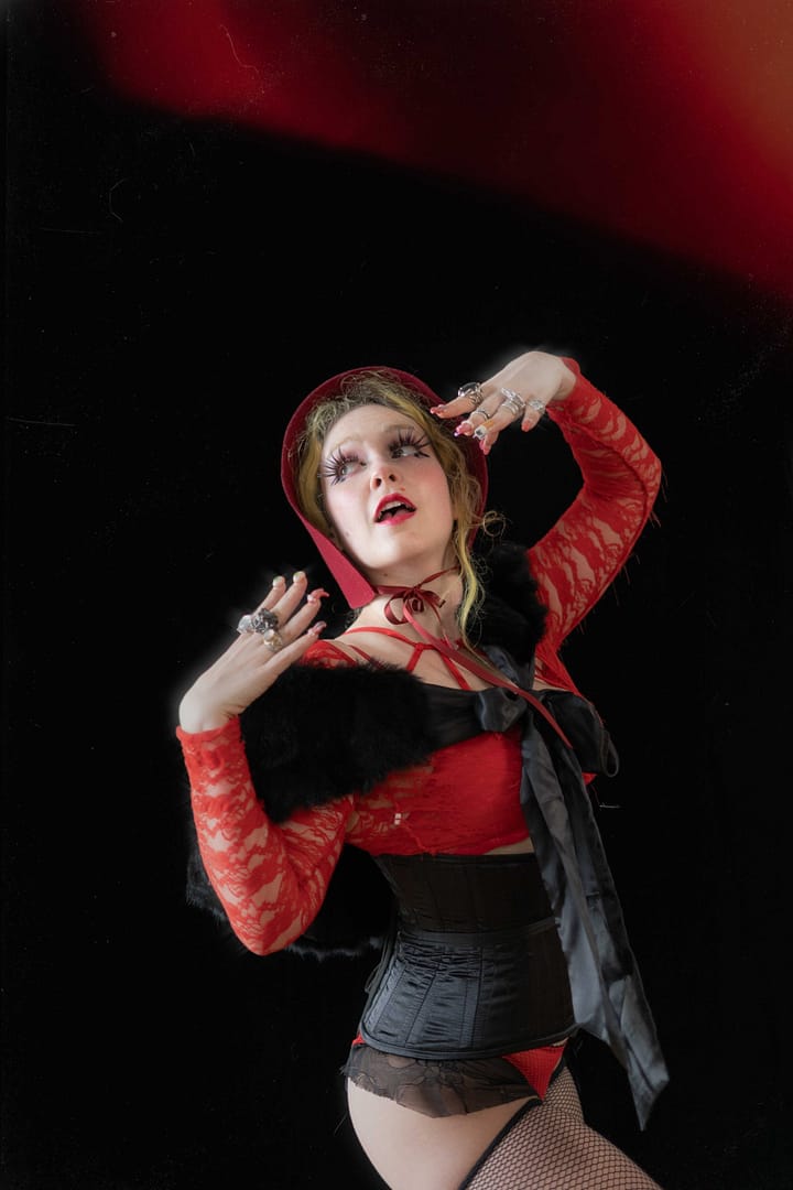 Vivi Sugar (USA) – Shimmy Shake Burlesque